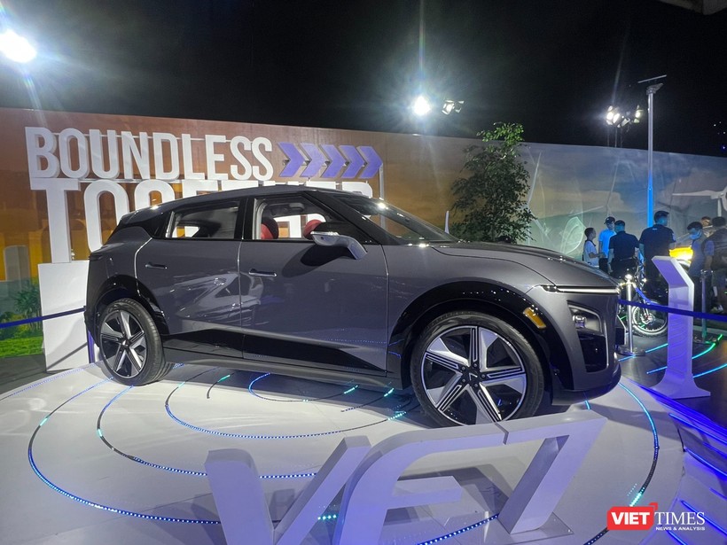 VinFast VF7 - mẫu SUV điện cỡ C giá bao nhiêu?