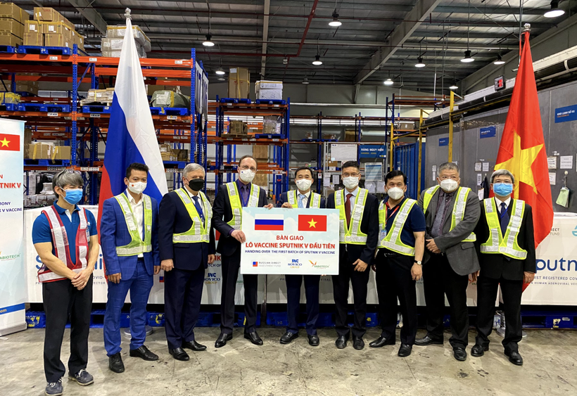 Lô vaccine COVID-19 Sputnik V đầu tiên về đến Việt Nam